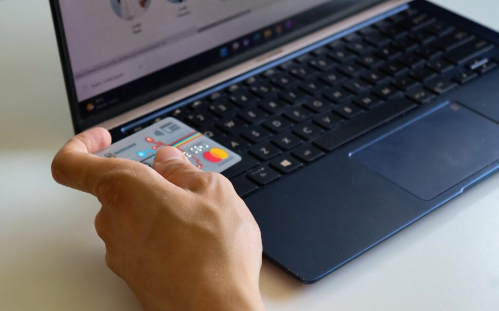 20 Effective Ways to Stop Buying Stuff You Don't Need - Minimalism Basics